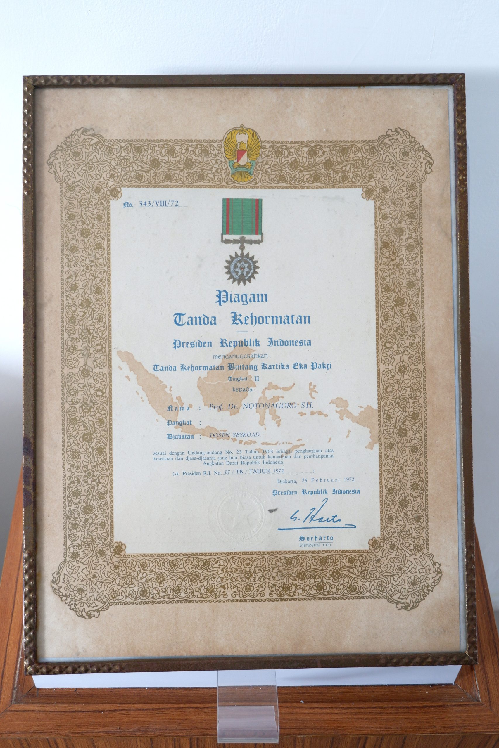 Piagam Tanda Kehormatan Bintang Kartika Eka Paksi Tingkat II – MUSEUM – UGM