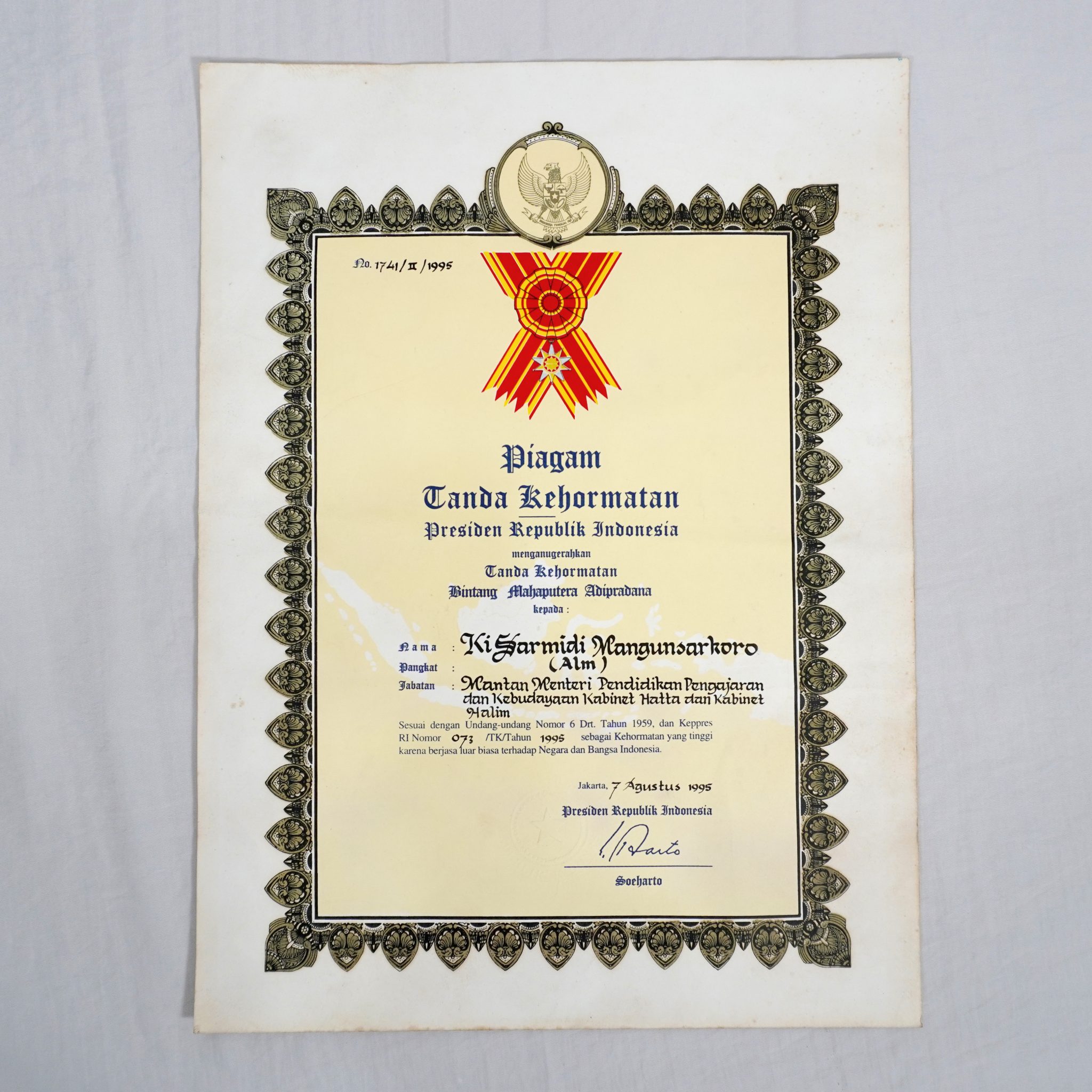 Piagam Tanda Kehormatan Bintang Mahaputera Adipradana – MUSEUM – UGM